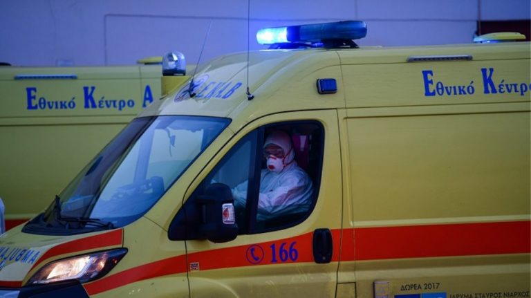 Θετικό στον κορωνοϊό μέλος πληρώματος του ΕΚΑΒ - 20 εργαζόμενοι σε ...