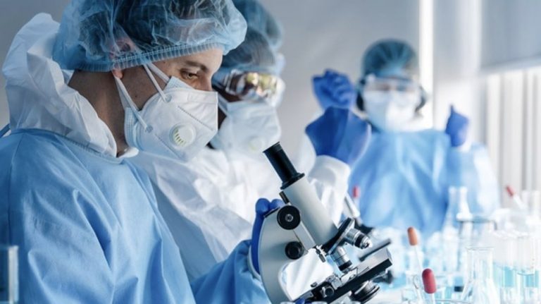 Τα συμπτώματα που εκδηλώνονται με την μετάλλαξη Δέλτα του κορωνοϊού ...