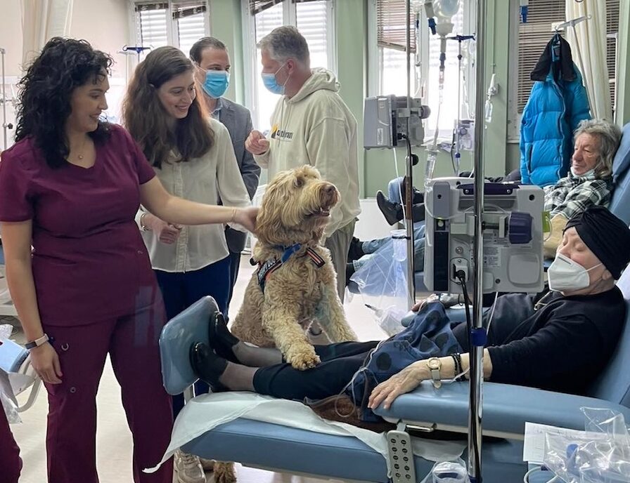 O Όλυμπος επισκέφτηκε ογκολογικούς ασθενείς στο Μεταξά - Δείτε φωτογραφίες από την «Παρέα με ουρά»