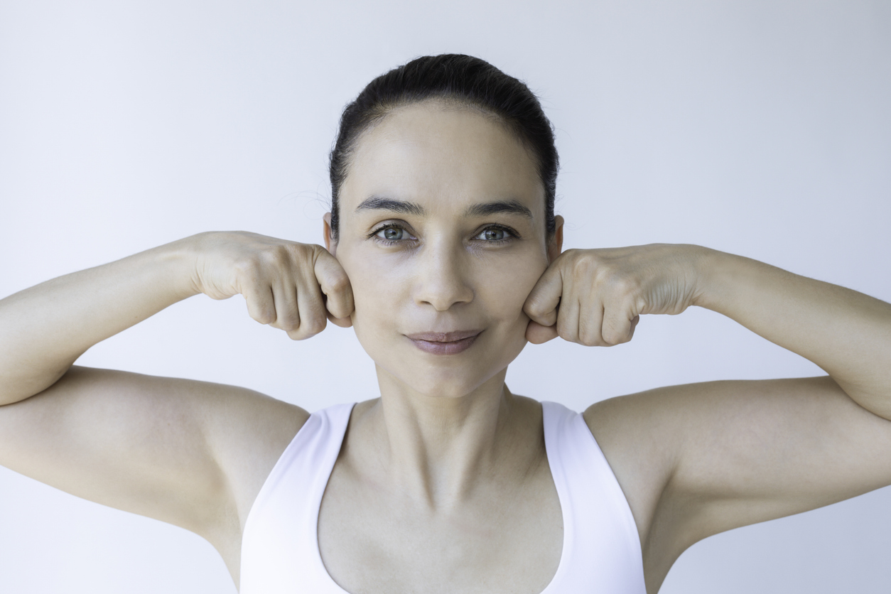 2 ασκήσεις face yoga για να αγαπήσετε το πρόσωπό σας ξανά - Βίντεο