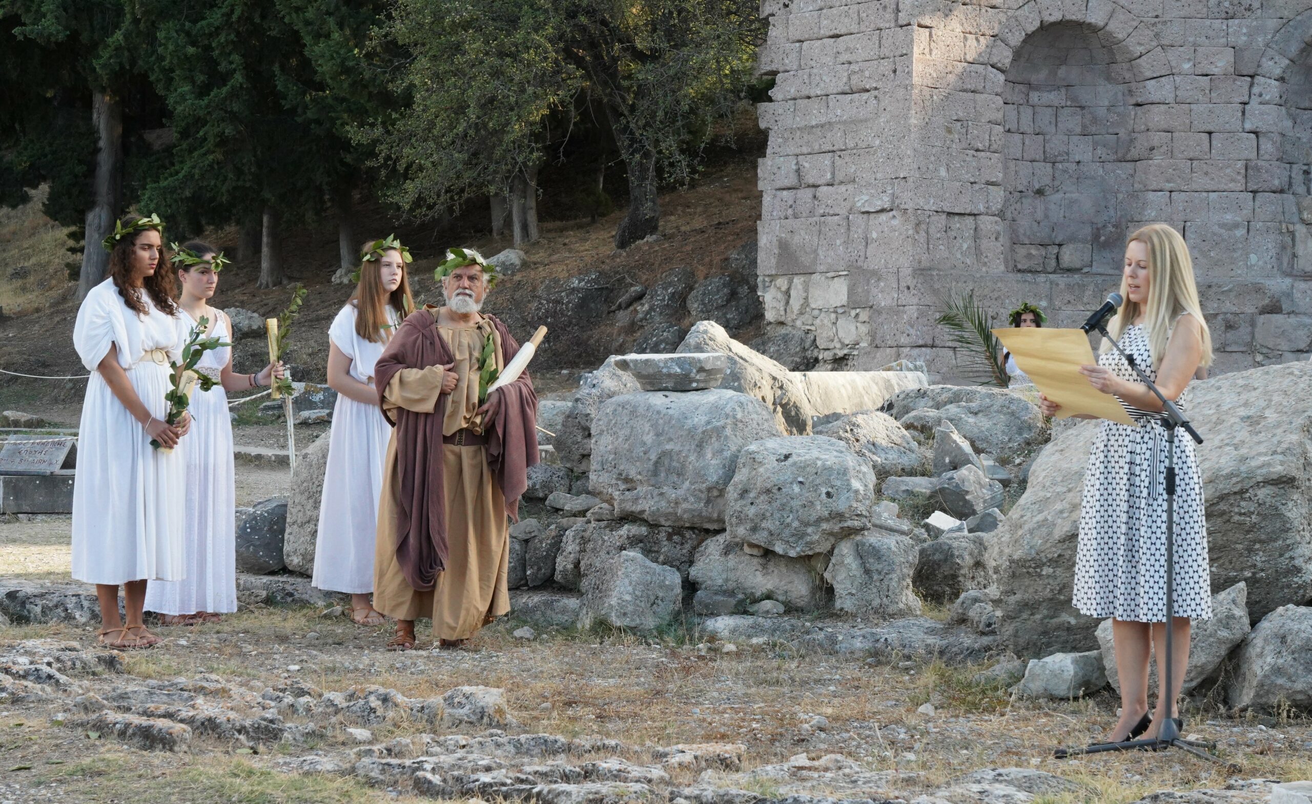 Η Ηλέκτρα και η Δήμητρα ταξίδεψαν από την άκρη της γης για να δώσουν ...